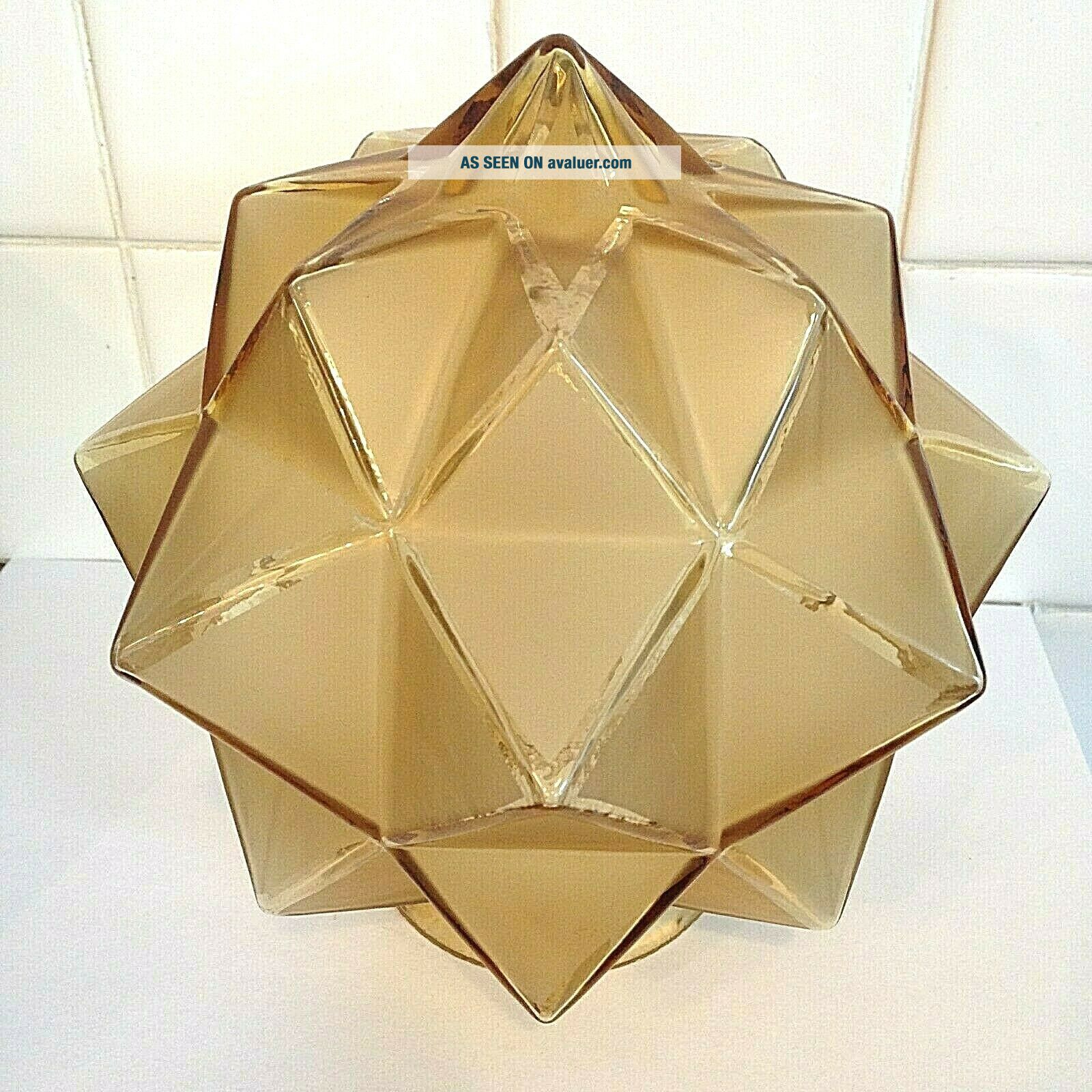 AN ART DECO " STARBURST " GLASS SHADE FOR USE WITH TABLE LAMP ...