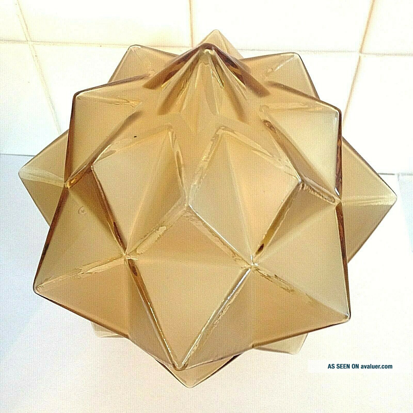 AN ART DECO " STARBURST " GLASS SHADE FOR USE WITH TABLE LAMP ...