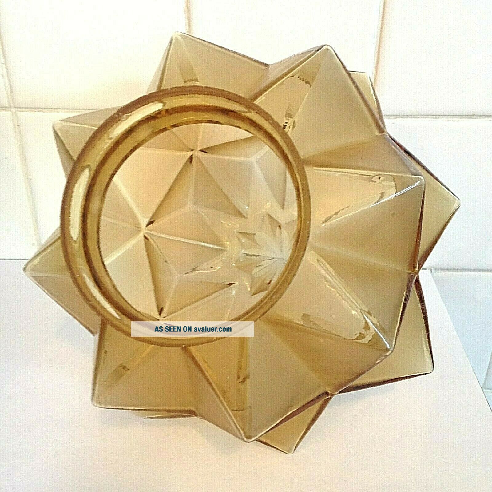 AN ART DECO " STARBURST " GLASS SHADE FOR USE WITH TABLE LAMP ...