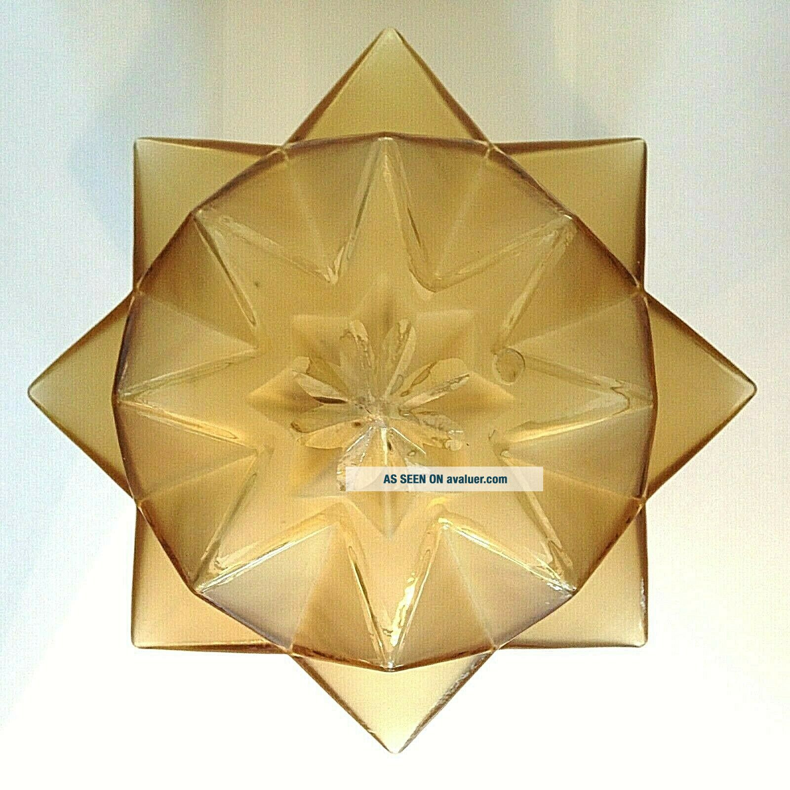AN ART DECO " STARBURST " GLASS SHADE FOR USE WITH TABLE LAMP ...