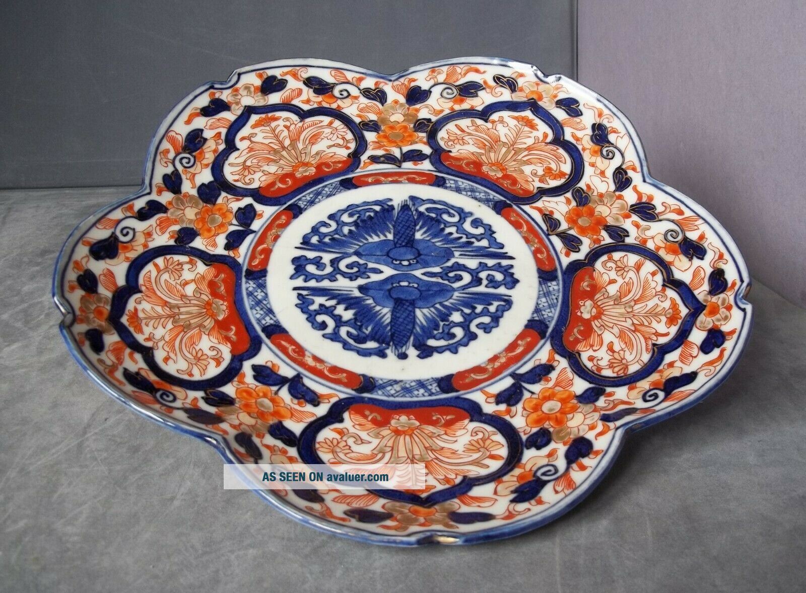 C. 1800 RARE JAPANESE ODA CLAN MON (CREST) SHAPE ARITA OLD - IMARI DISH ...