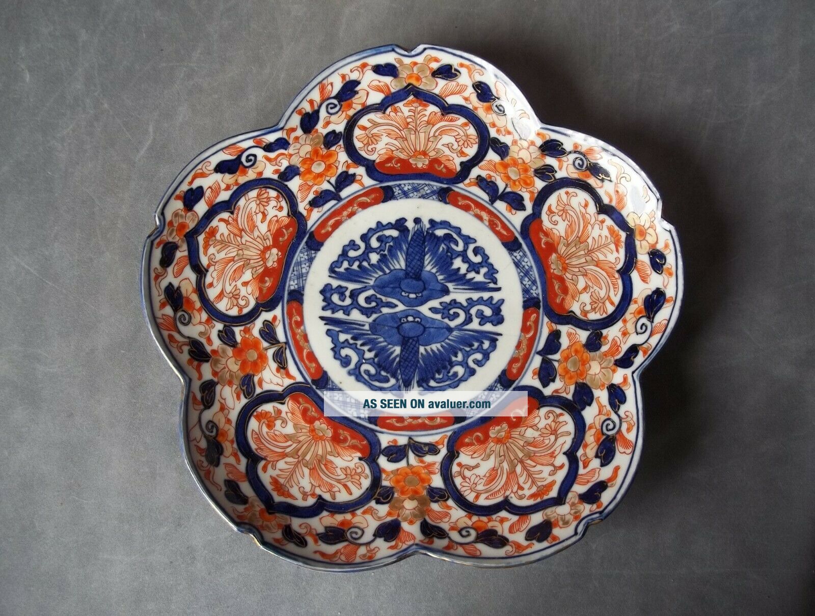 C. 1800 RARE JAPANESE ODA CLAN MON (CREST) SHAPE ARITA OLD - IMARI DISH ...