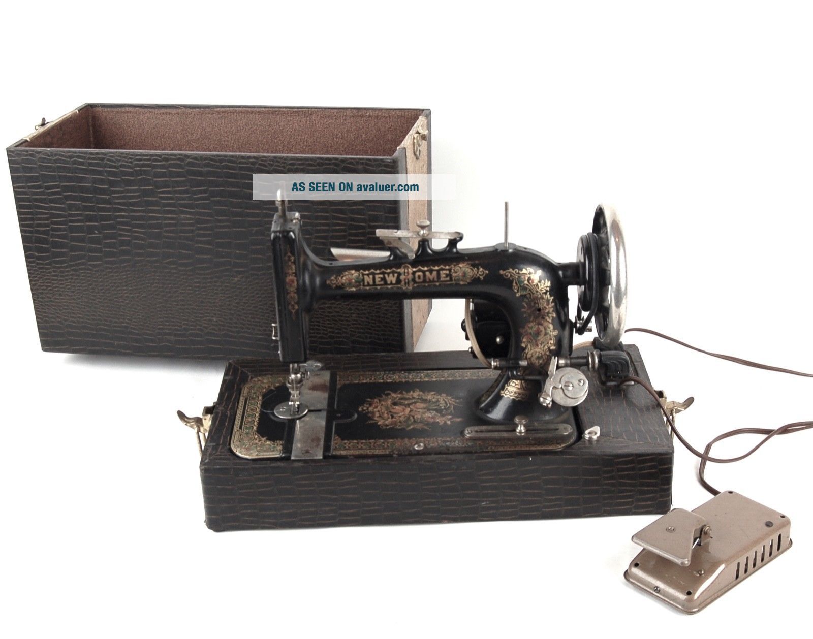 Antique Vintage Home Sewing Machine 1922 With Foot Peddle And Case ...