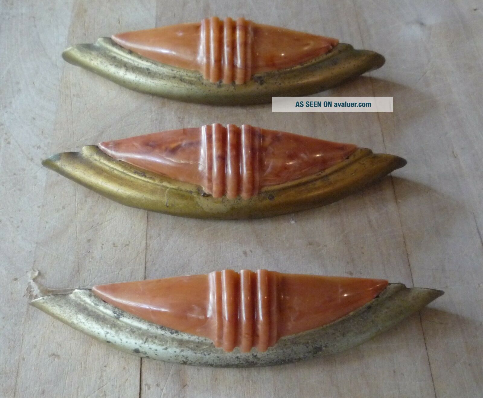 3 Antique Drawer Pulls - Art Deco Furniture Handles - Bakelite | #389912