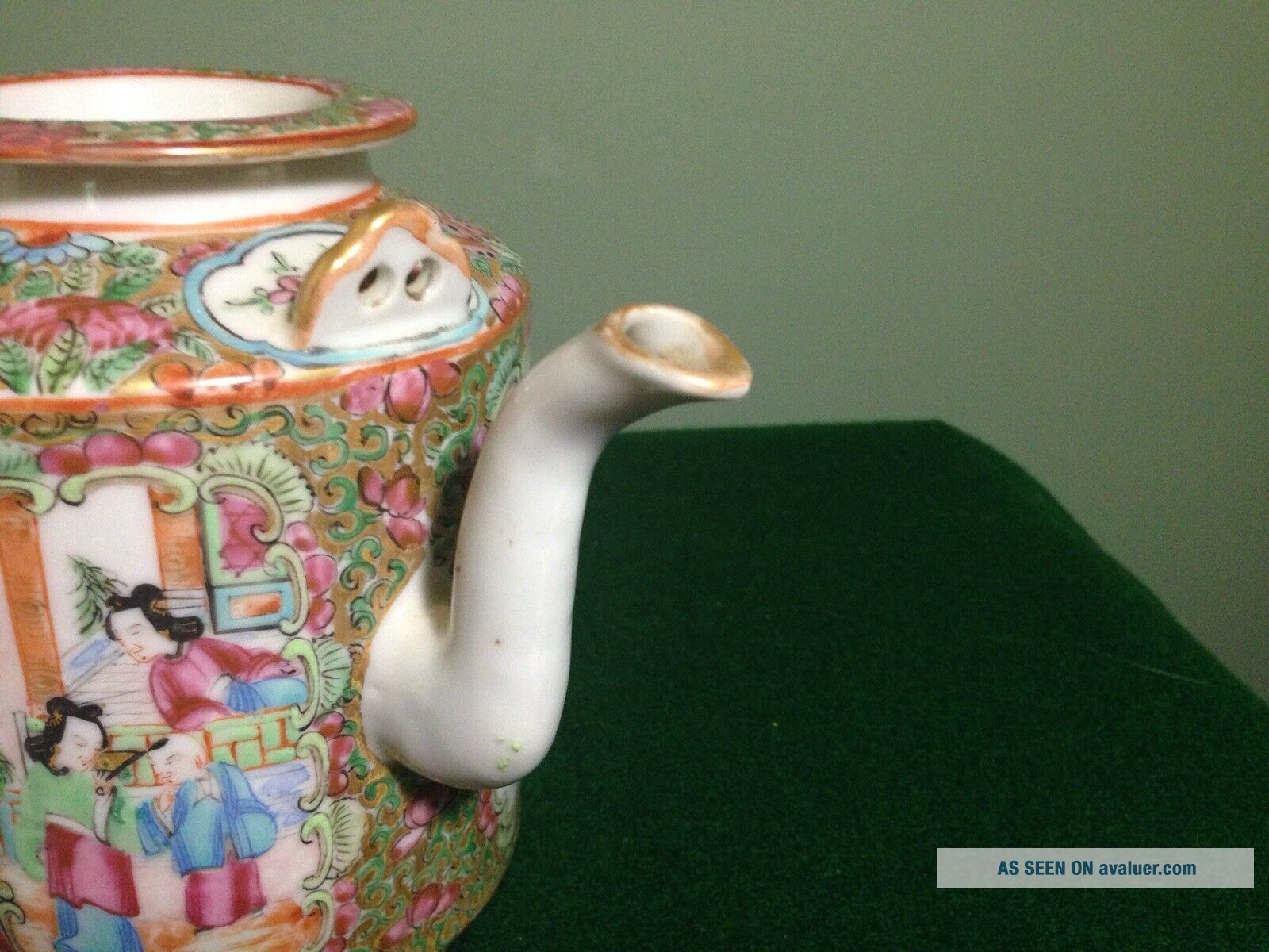 Chinese Rose Medallian Drum Tea Pot 5 1/2 Inches - Missing Handle | #461488