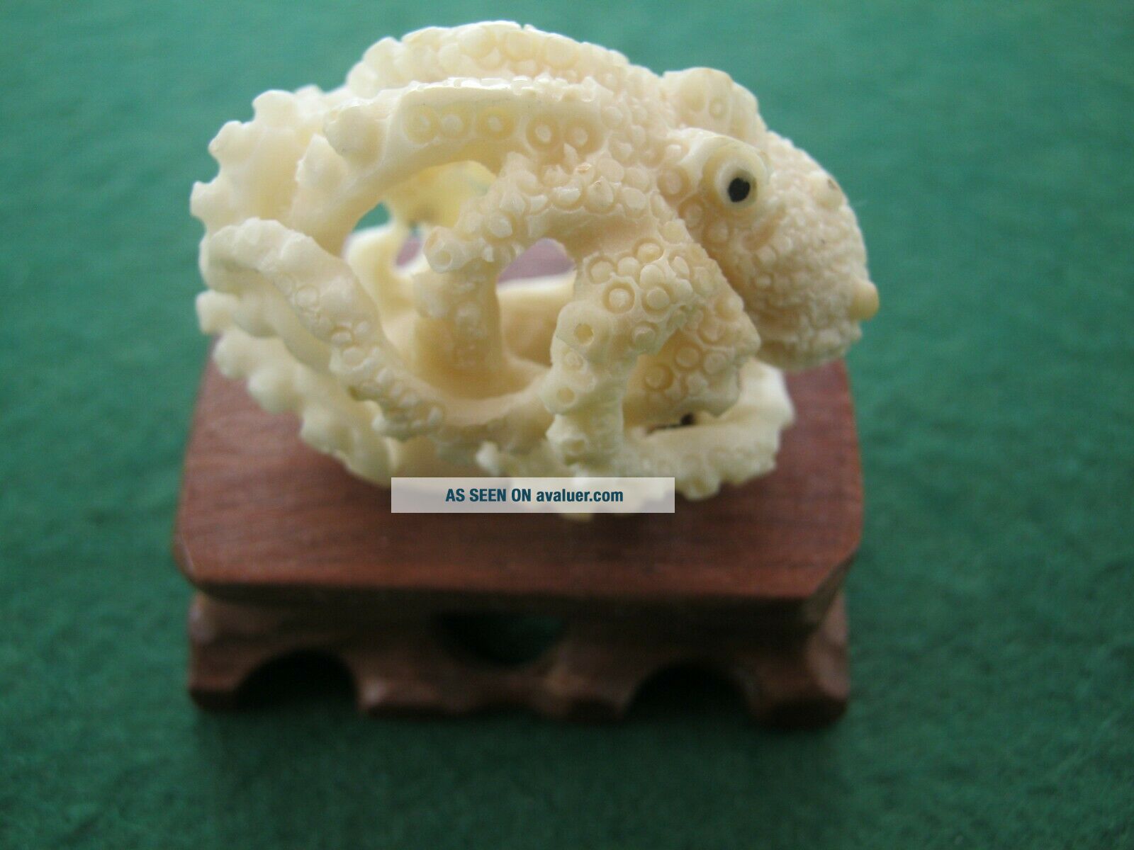 Gorgeous Hand Carved Scrimshaw Statue Of Octopus Carved Wood Base Tagua ...