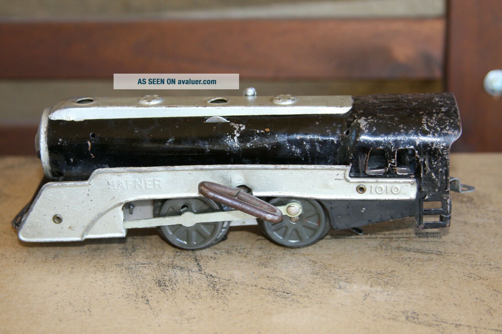 Hafner Trains 1010 Wind Up Steam Locomotive, Black/Silver O Scale | #643423