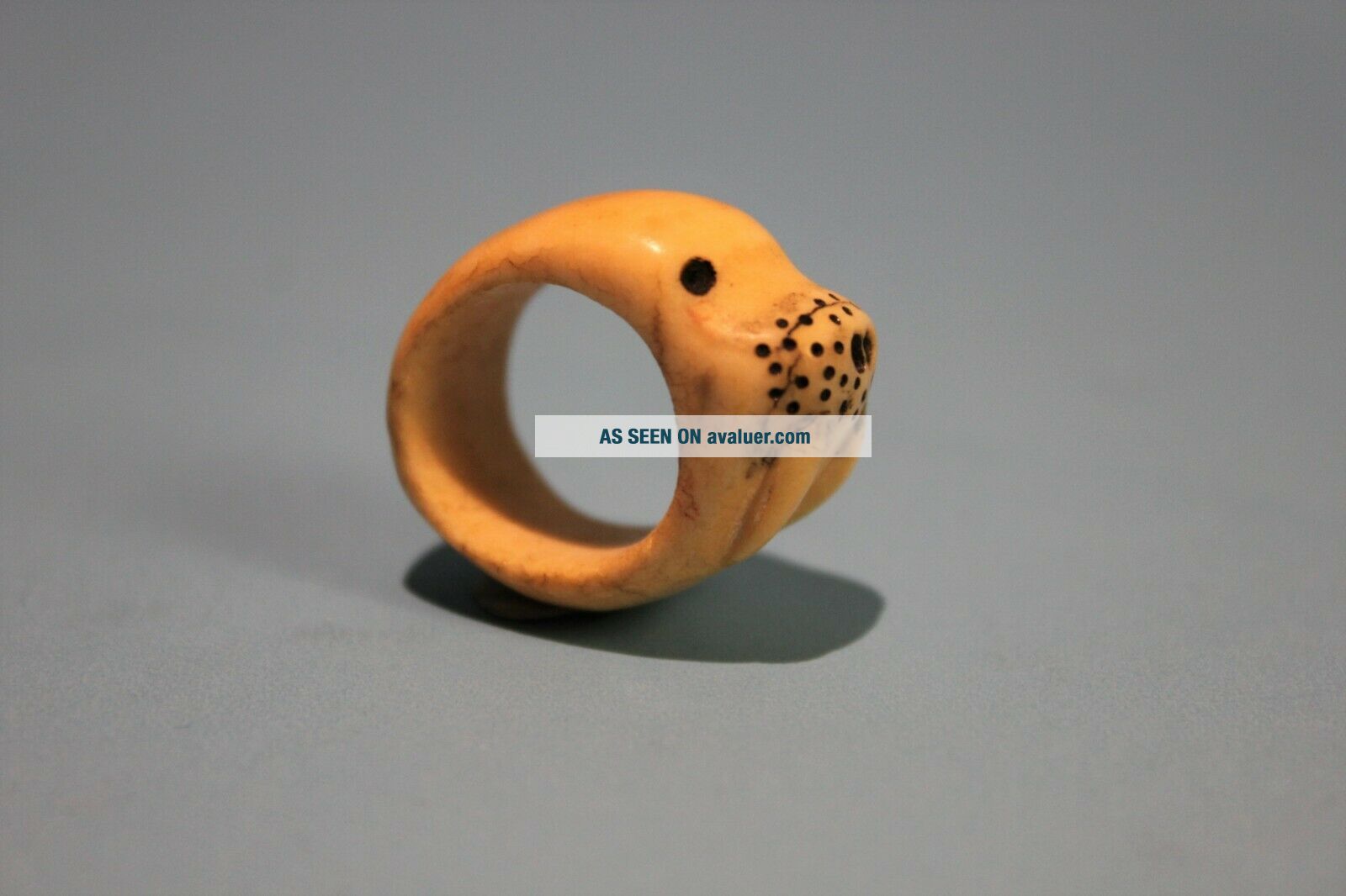 Vintage Inuit Eskimo Alaskan Hand Carved Ring | #752172