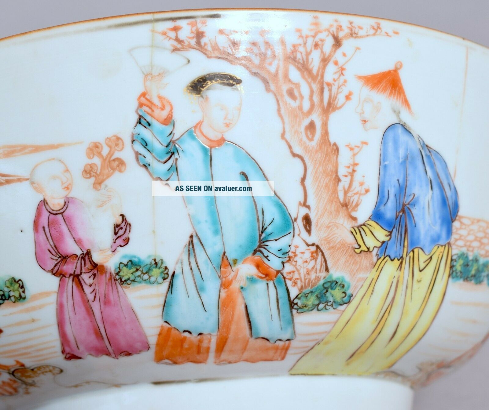 AN UNUSUAL LARGE ANTIQUE 18THC QIANLONG PERIOD CHINESE PORCELAIN PUNCH ...