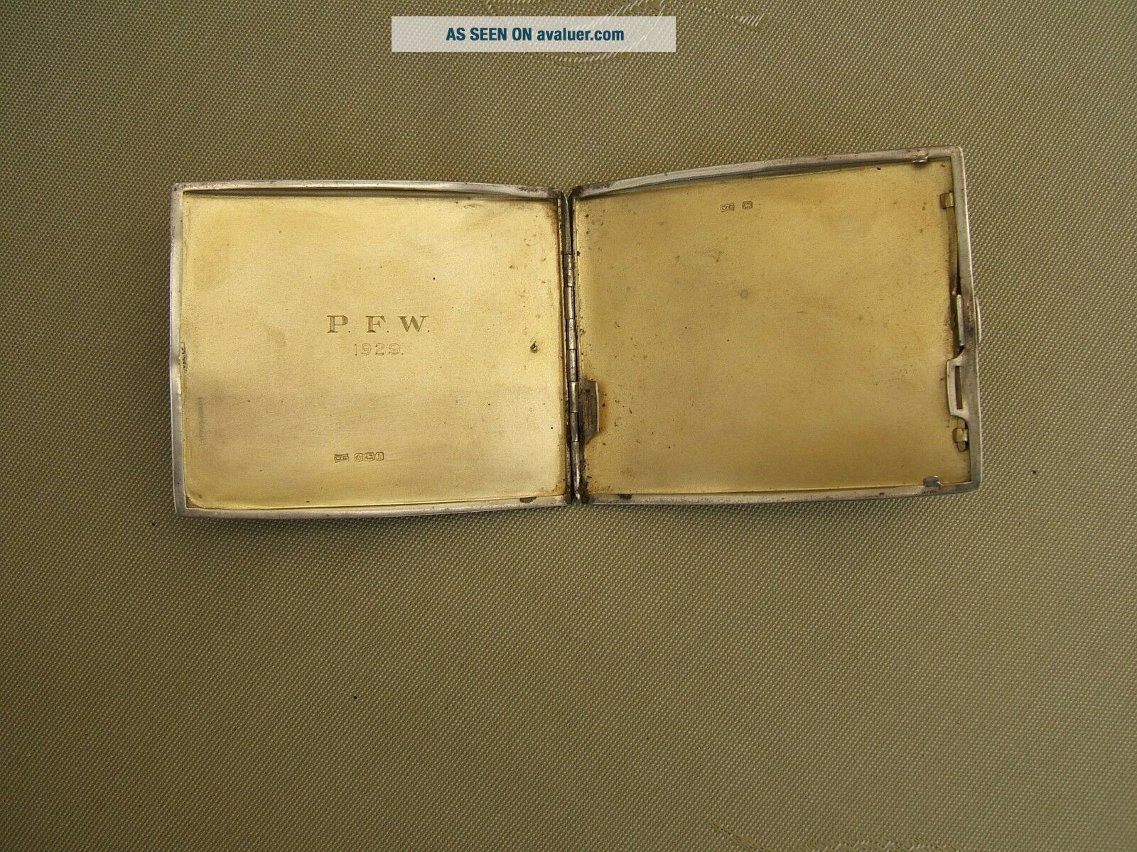 VINTAGE SILVER CIGARETTE CASE. HALLMARKED SHEFFIELD 1928. WILLIAM ...