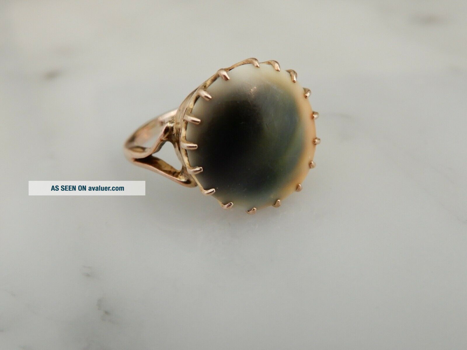 AN ANTIQUE 9 CT GOLD VERY UNUSUAL CABOCHON RING | #1048341