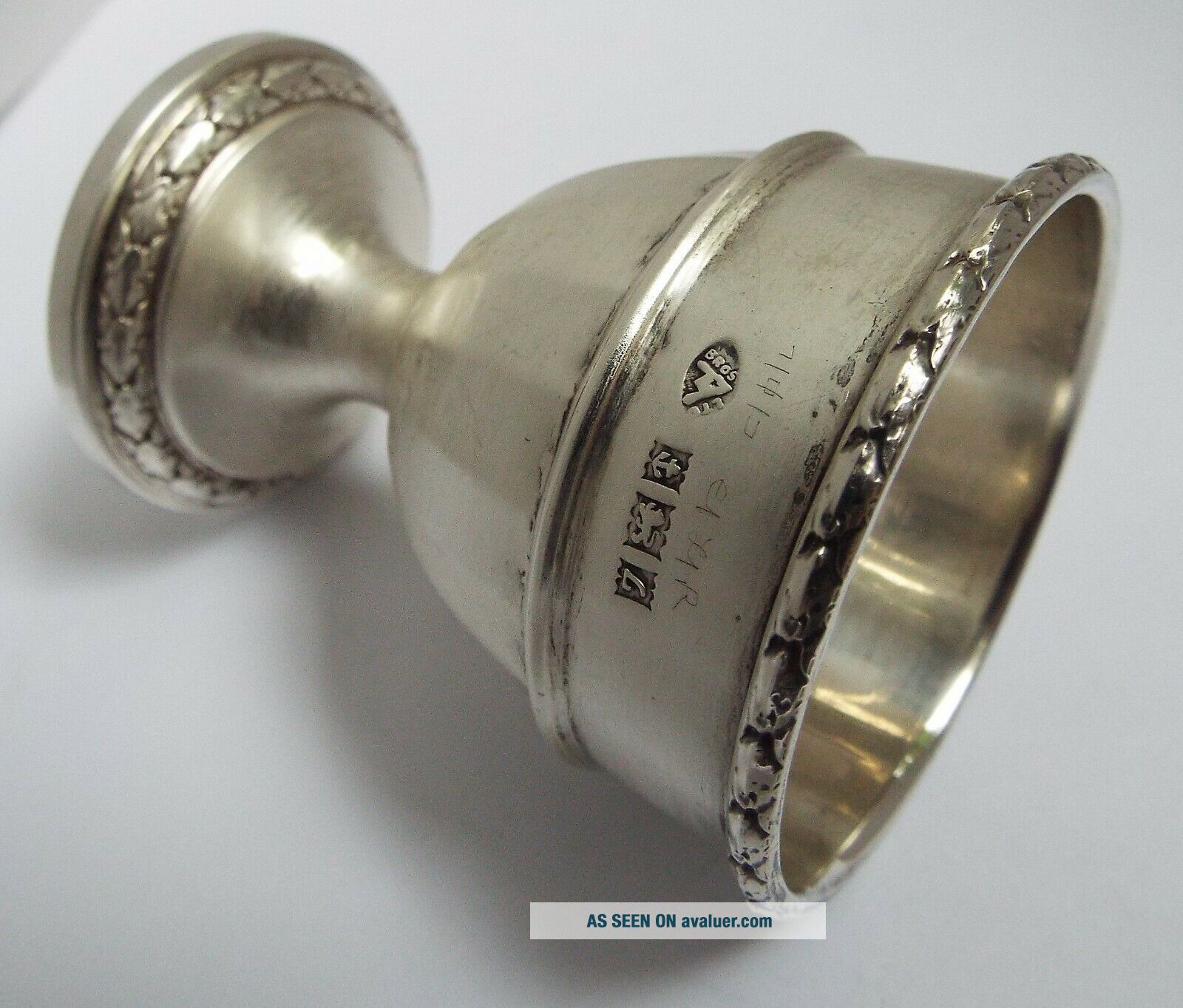 DECORATIVE ENGLISH ANTIQUE 1960 SOLID STERLING SILVER EGG CUP | #1055894