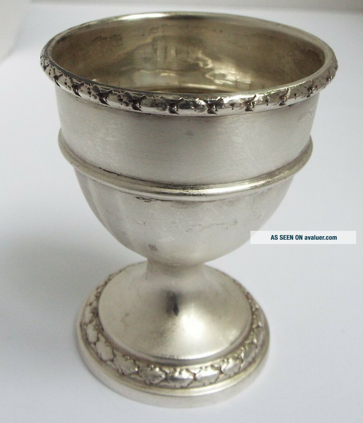 DECORATIVE ENGLISH ANTIQUE 1960 SOLID STERLING SILVER EGG CUP | #1055894