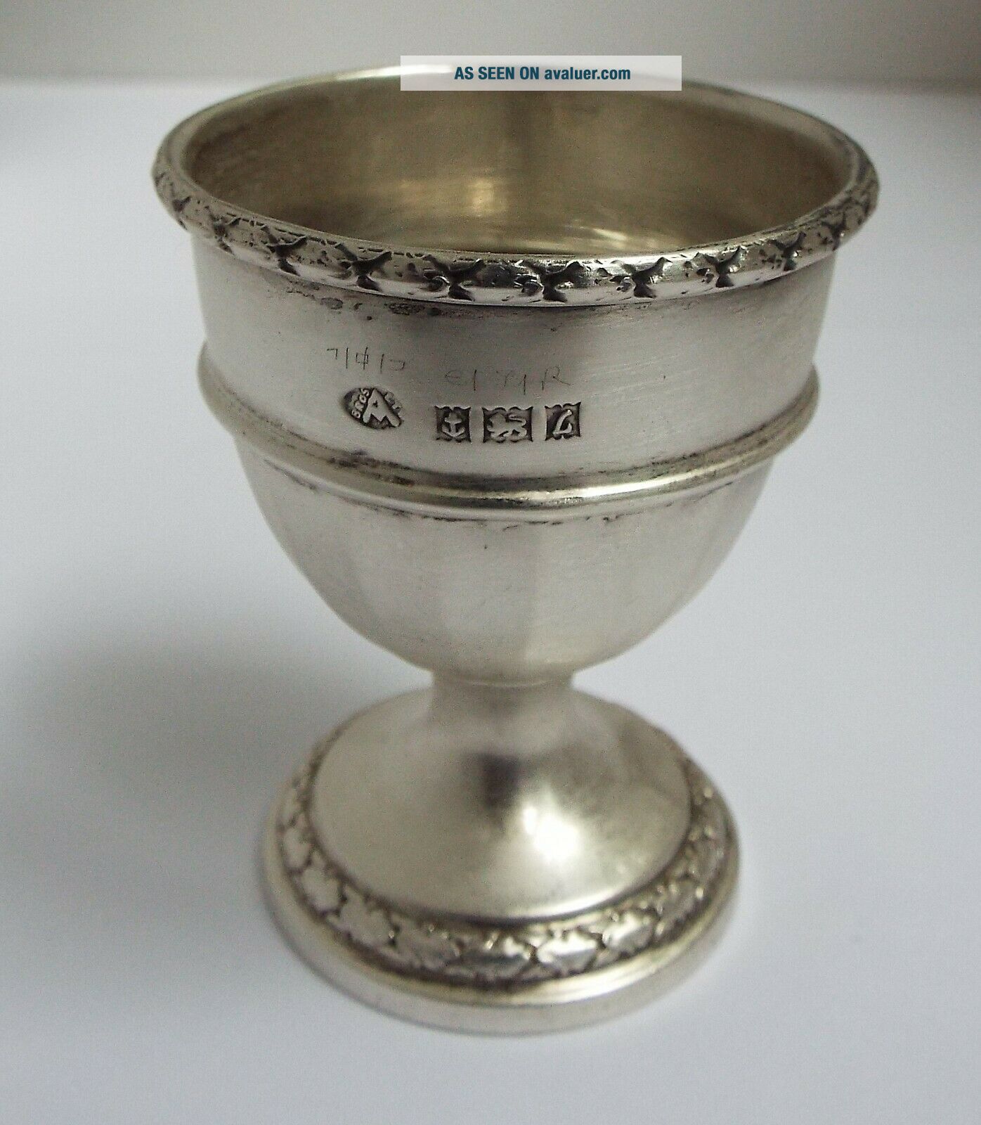DECORATIVE ENGLISH ANTIQUE 1960 SOLID STERLING SILVER EGG CUP | #1055894