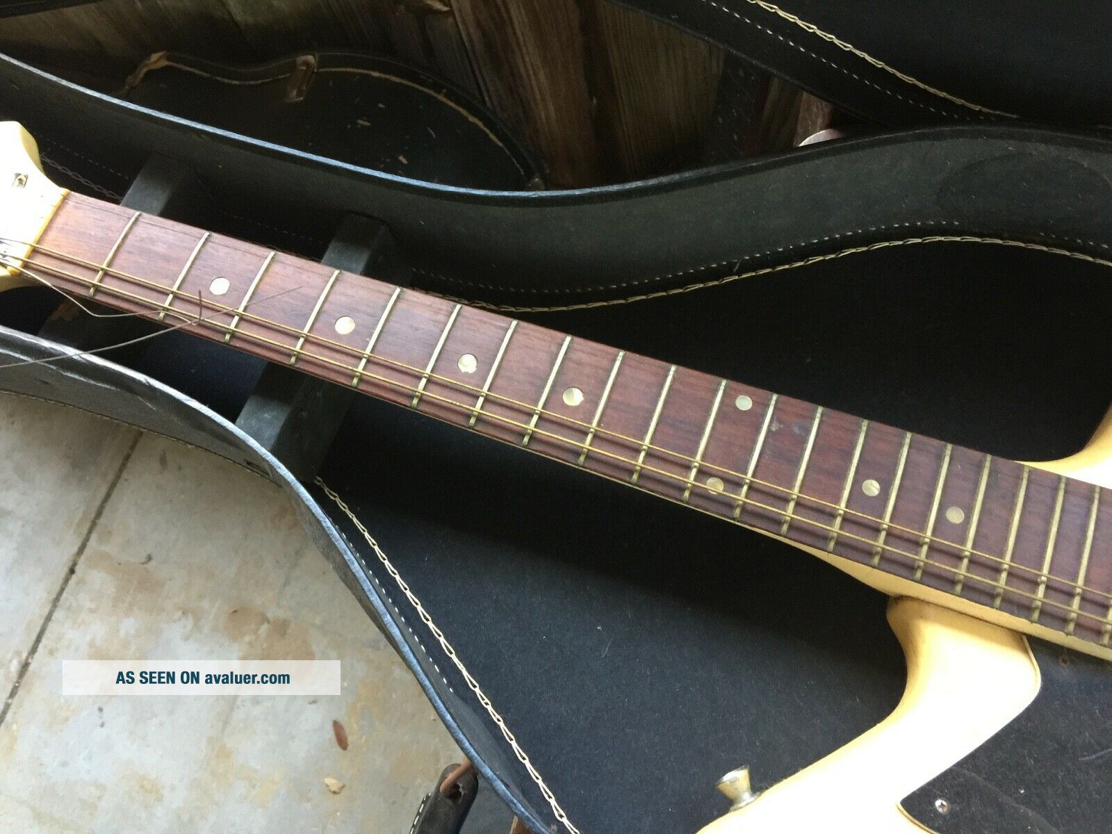 VINTAGE JAPANESE MADE SOLID BODY ELECTRIC GUITAR WITH CASE | #1197802